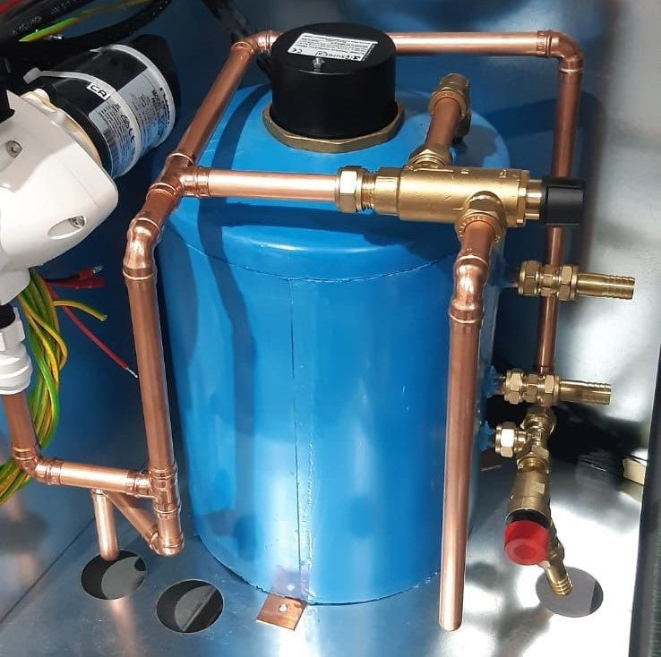 Eberspacher 2 Gal Vertical Calorifier – EasyCabin Parts